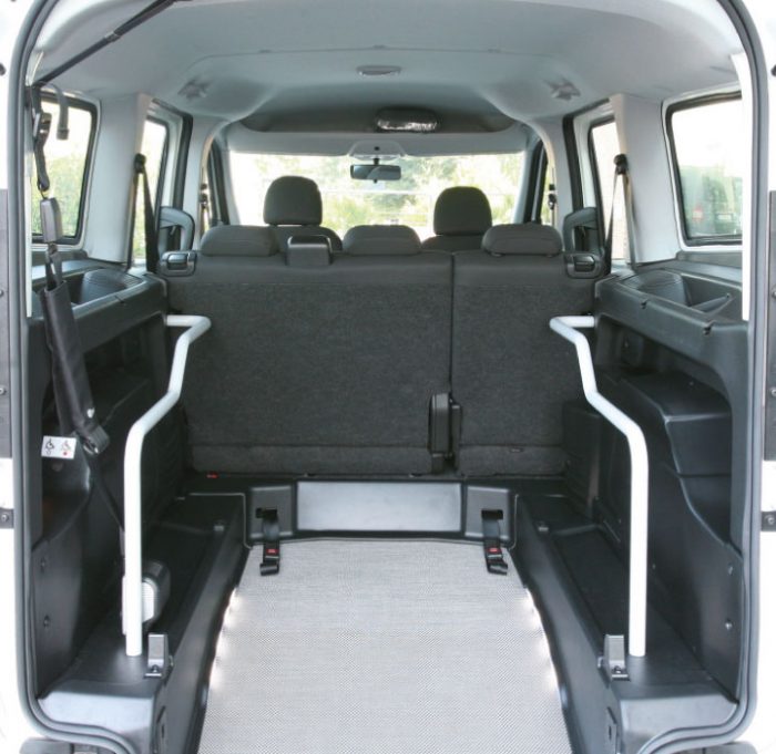 Mobil Akses Kursi Roda Ini Ramah Disabilitas | MotionAid | One-stop ...